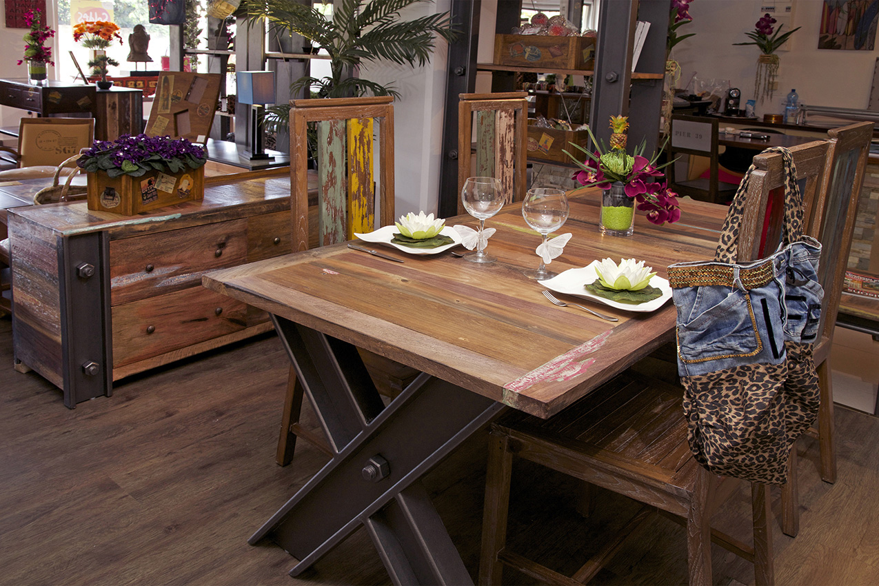 Maisons d'ailleurs by Cathy 08 - Moving Tahiti