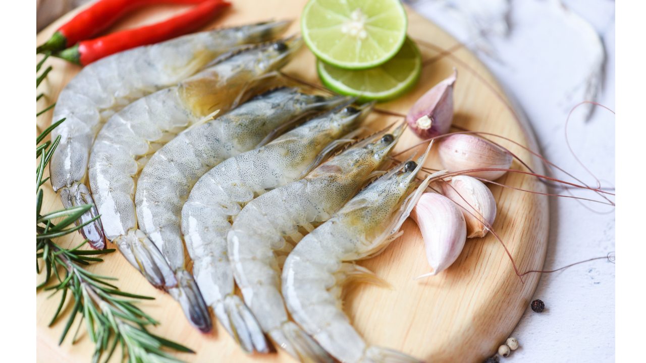 Sashimi de crevettes crues - Moving Tahiti